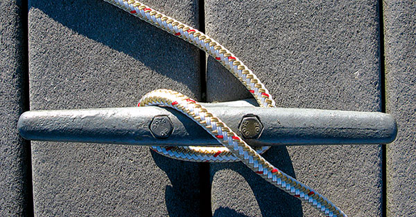 The Common And Controversial Cleat Hitch | BoatUS
