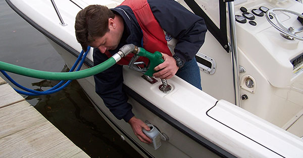The Proper Way To Fill A Fuel Tank | BoatUS